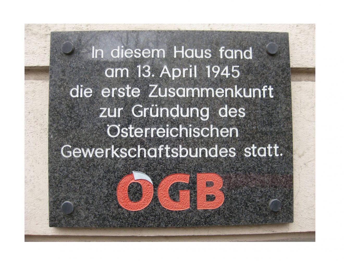 Erinnerungstafel_an_die_Gründung_des_OeGB - Unsere Zeitung